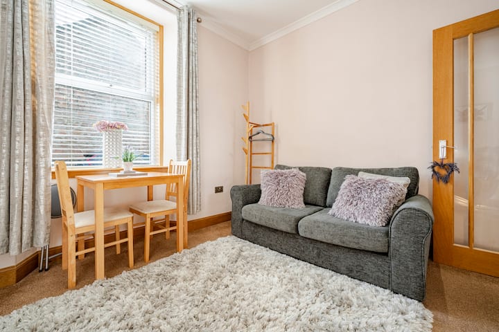 City Centre Ground Floor Apartment - Outdoor Space - 印威內斯