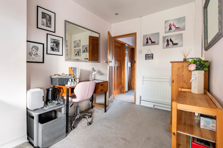 Calon Lân Your Home From Home. En Suite. - Leeds