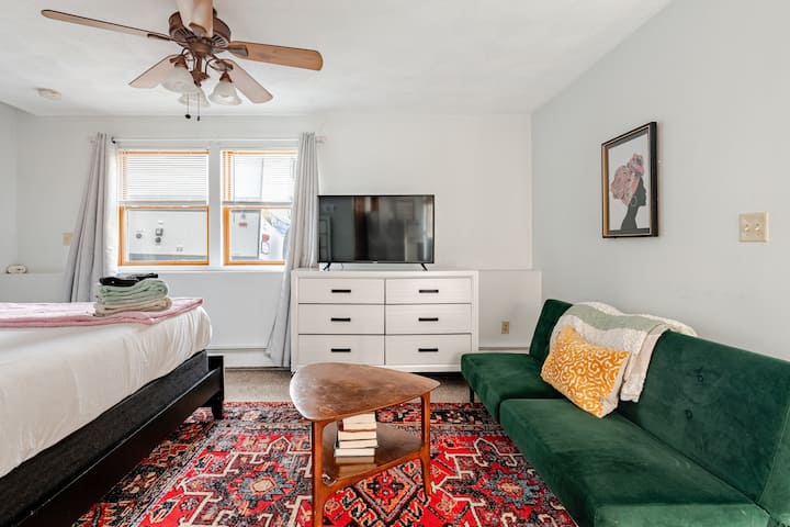 Studio Near Historic Salem, Shops, Pubs, & Beach! - Marblehead, MA