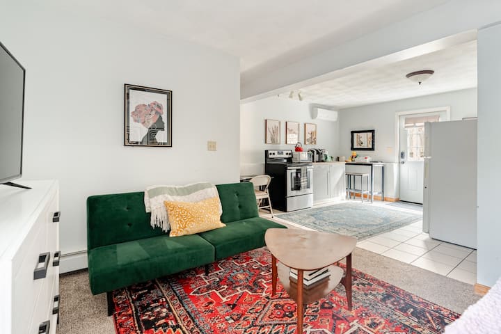 Studio Near Historic Salem, Beaches, Shops, & Pubs - Beverly, MA