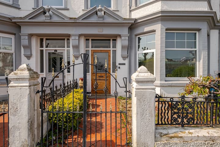 Victorian Cartref In The Heart Of Llandudno - North Wales