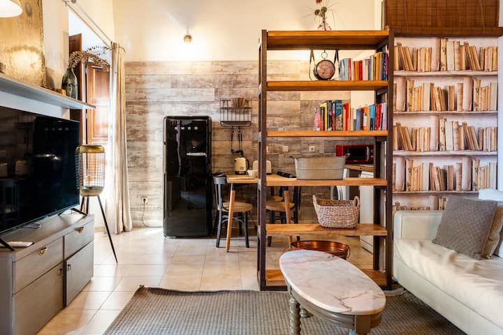 In The Most Touristy Neighborhood. Free Parking. - Granada, España