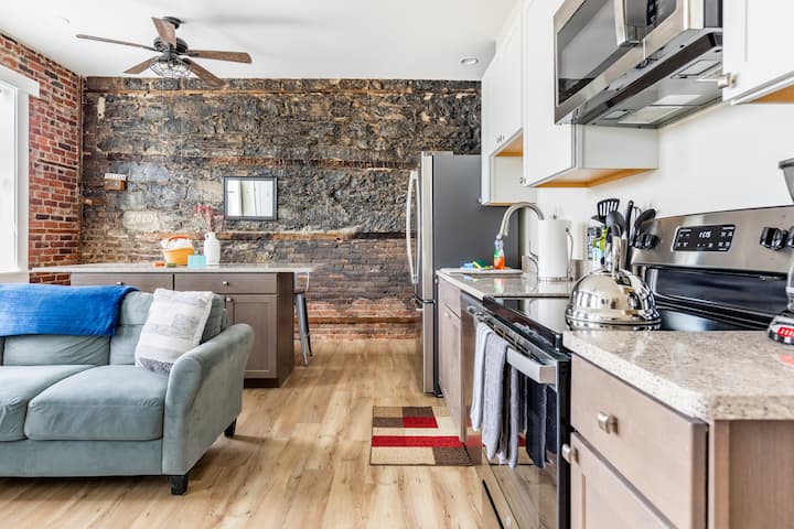 Historic 2br Loft • Quiet • Work-ready • Downtown - Plattsburgh, NY