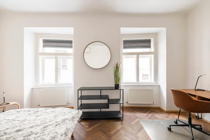 Very Comfortable Room In An Incredible Location!! - Wien