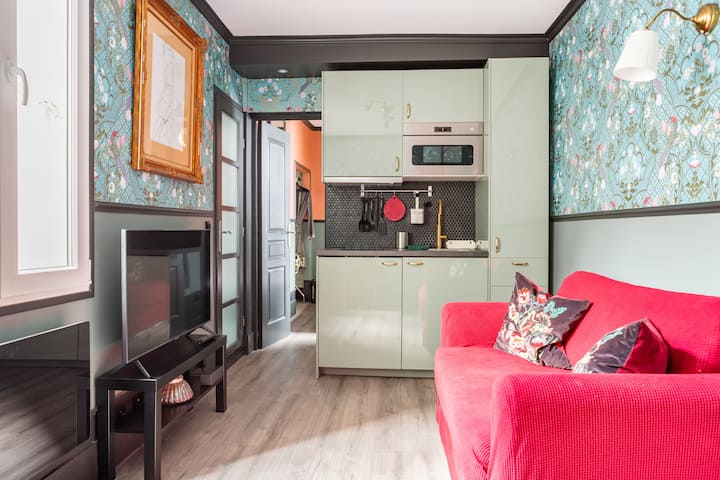 The Amélie Flat—10th Arrondissement Love Nest - Montmartre