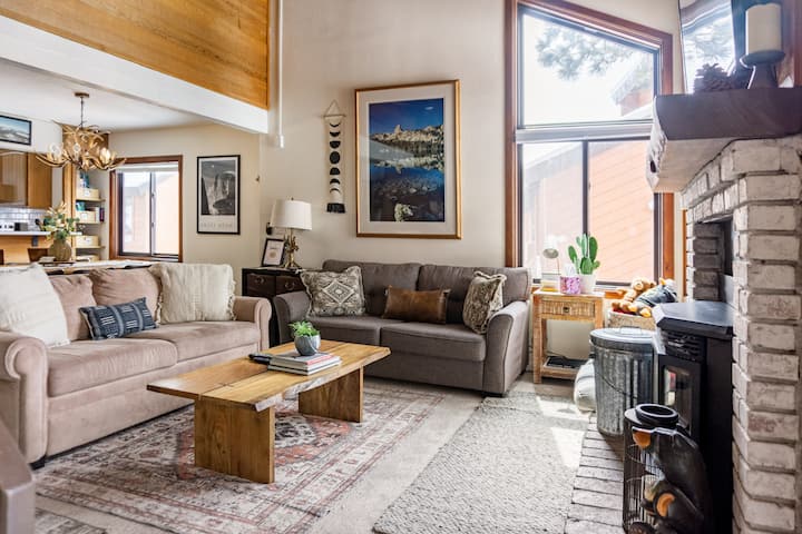 Modern 1br+loft, Mtn Views, Dog Friendly, Sleeps 8 - Mammoth Lakes, CA