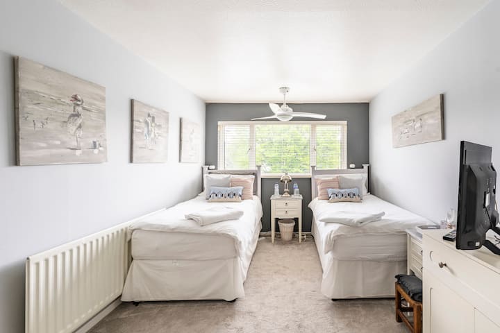 2 Minutes Walk To The Towpath. - Surbiton