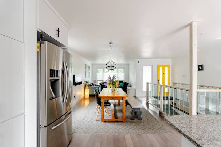 Spacious Renovated Executive Home For Large Groups - Barrie