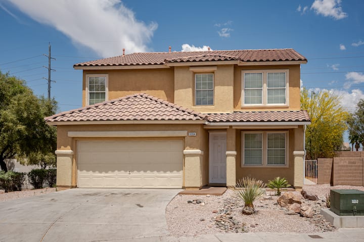 Super Big * 6 Bedroom * Next To Park * 9+ Beds - North Las Vegas, NV