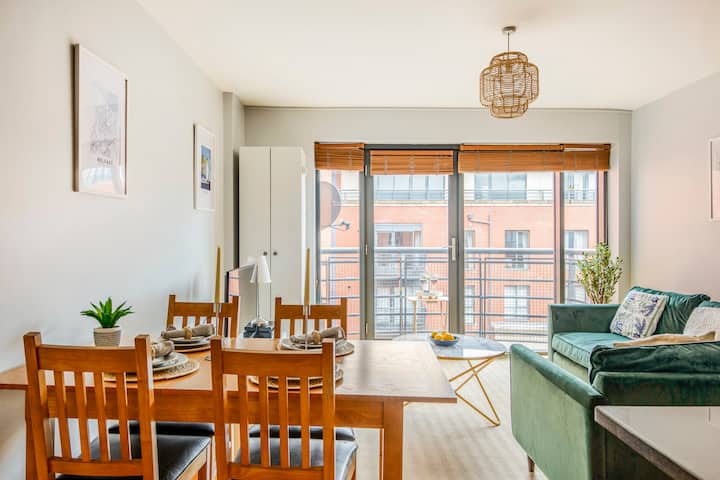City Centre 2br Apt: Well-equipped, Free Parking. - Titanic Belfast