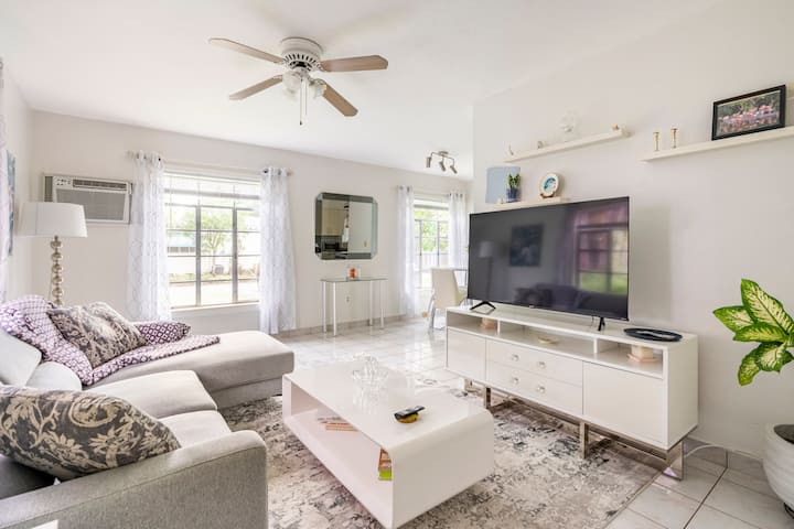 Bright, Airy & Central Duplex Apartment - Dania Beach, FL