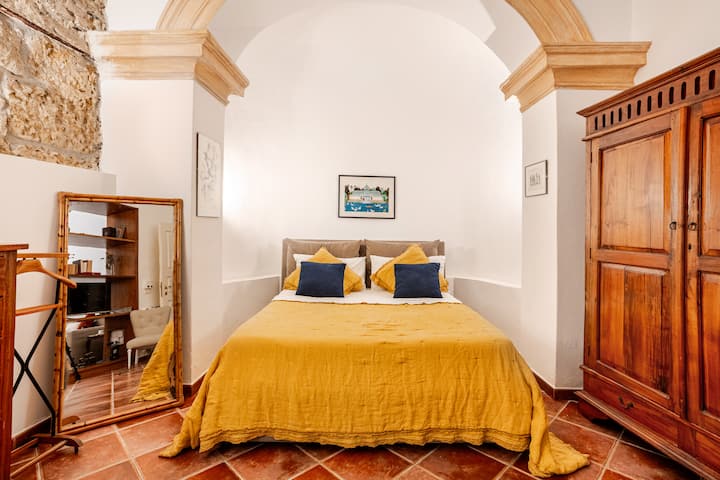 Cortile Galletti: Cool Flat With Private Courtyard - Palermo