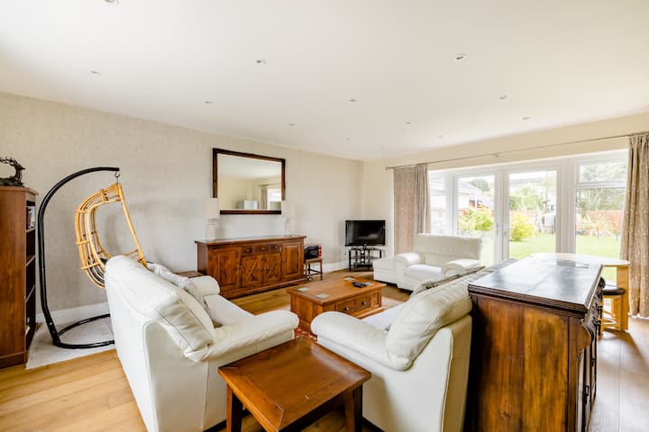 Elm Tree House- Close To The Beach And City - Weston-super-Mare