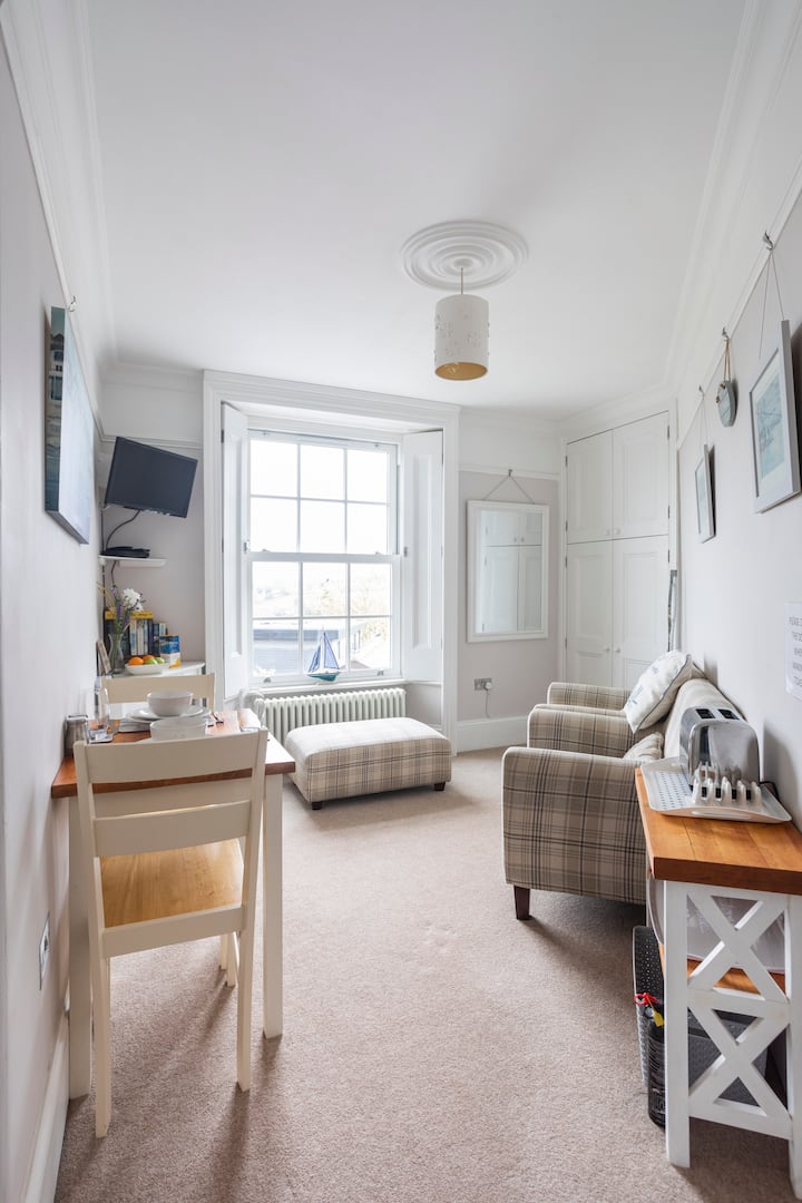 Private Rooms, Harbour View, Continental Breakfast - Falmouth