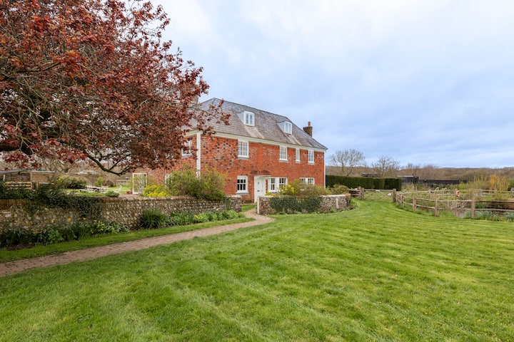 A Traditional Sussex Farmhouse - Allington Farm - Sussex, United Kingdom