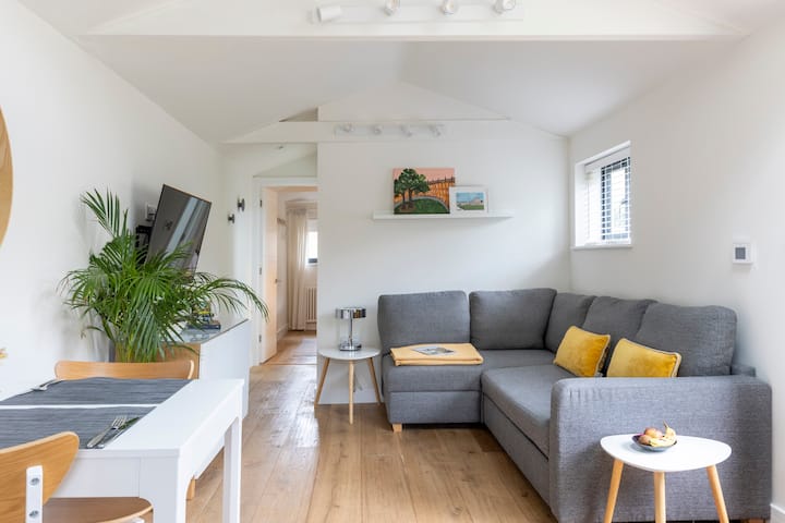 Self Contained 1 Bed House V Near Centre,  Parking - Bath