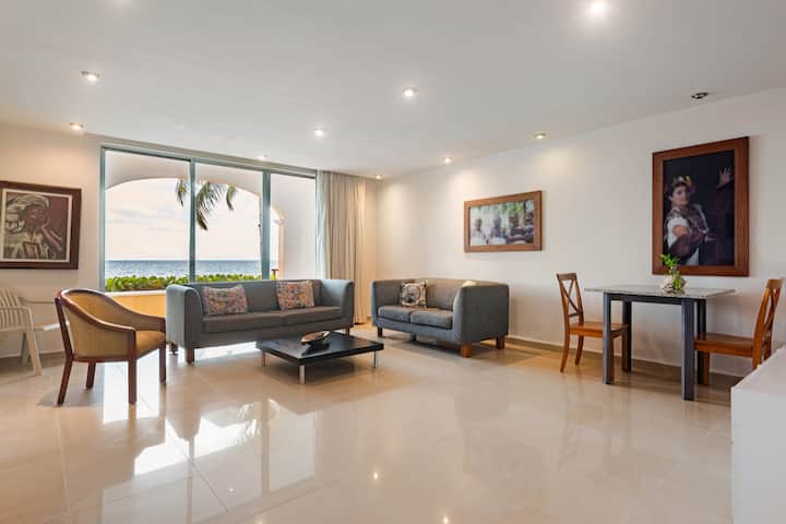 Amazing Steps From The Caribbean Sea, Beach Front - Cancún