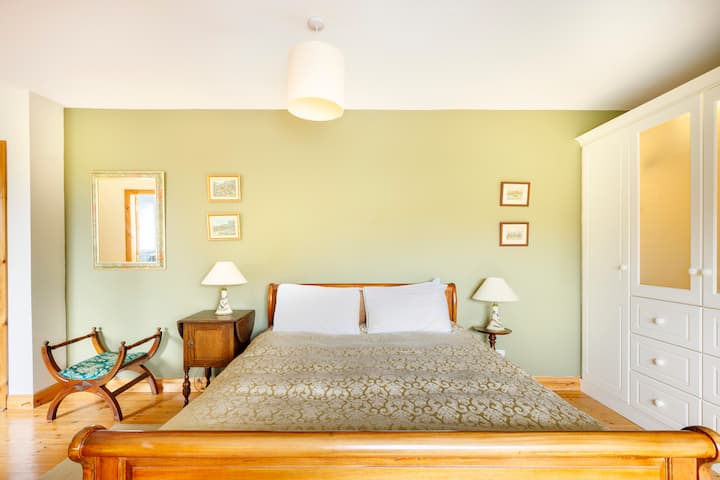 Two Beautiful Bedrooms With  Sitting Room - オレンモア