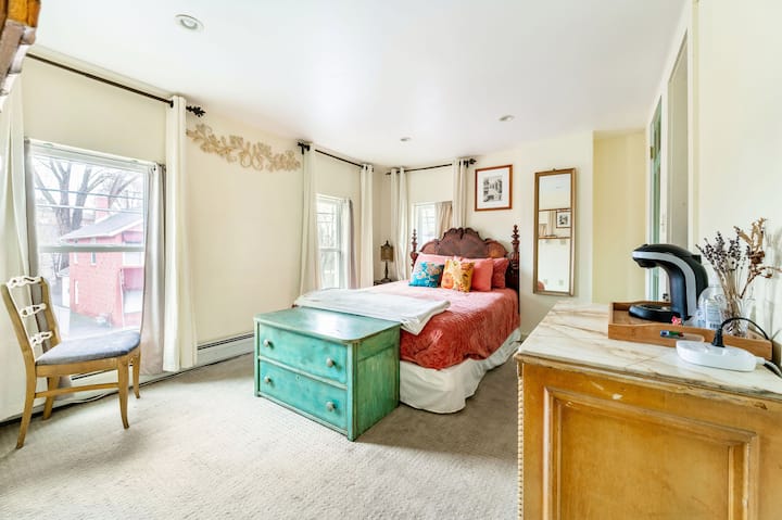 Steps To The Beach Ii, Ensuite Bath, Mini Kitchen - Red Hook, NY