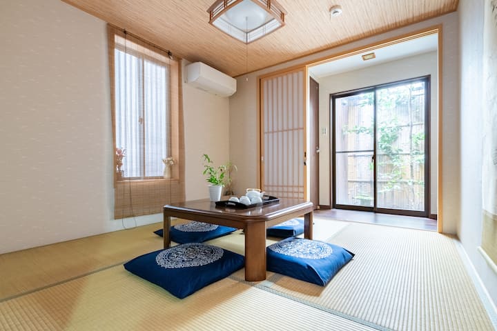 三条丸太町エリア*祇園までバス8分*京都大学徒歩３分*鴨川徒歩6分*バス停徒歩1分*一棟貸し町屋* - Kyoto