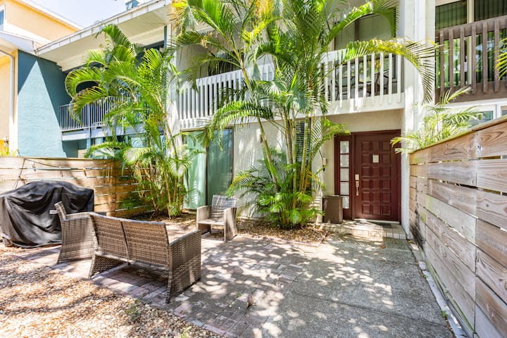Bayshore Gardens Renovated Townhouse, Walk To Soho - Tampa, FL