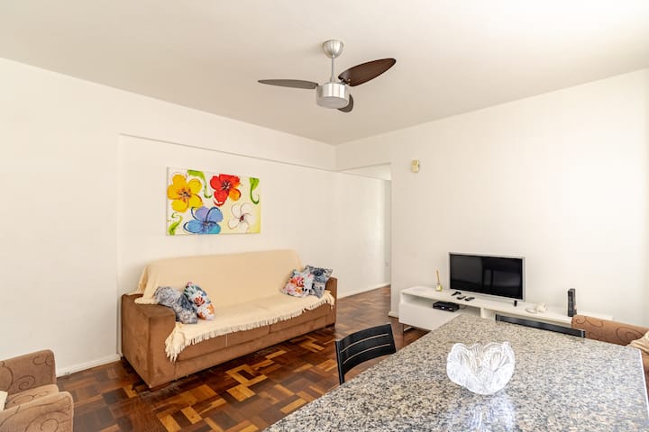 Apto Na Rua Da Praia, Espaçoso E Aconchegante. - Balneário Camboriú