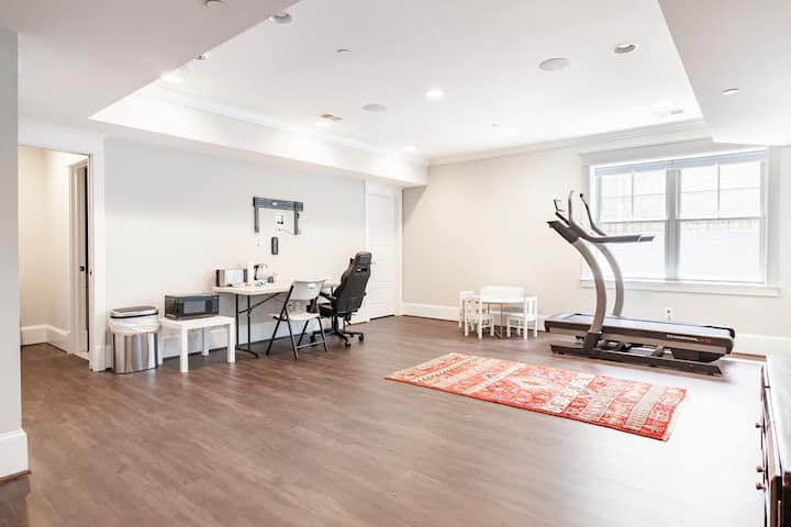 Private Palisades Suite W/parking, Work Space King - Bethesda, MD