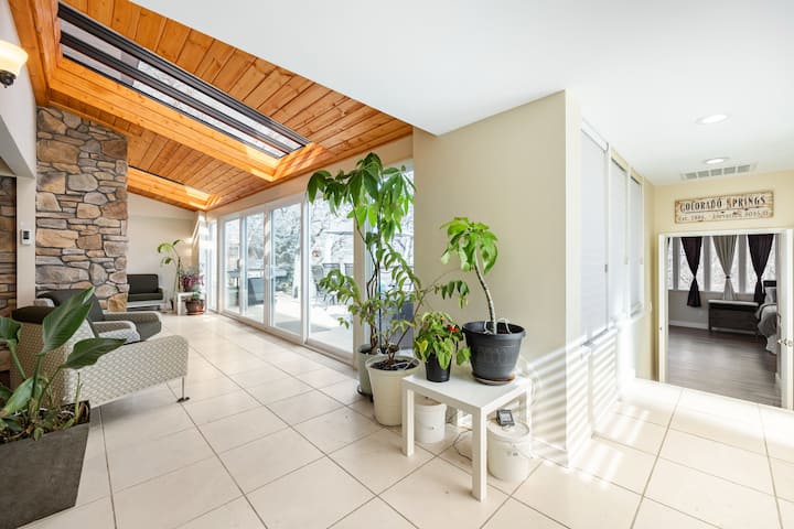 Old Broadmoor Retreat W/2 Universal Tesla Chargers - Colorado Springs, CO