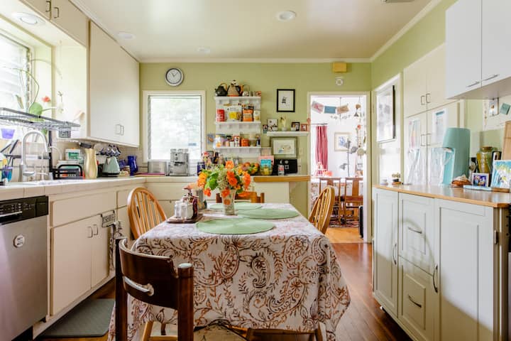 Harp House, Quiet Garden & Breakfast - Pasadena, CA