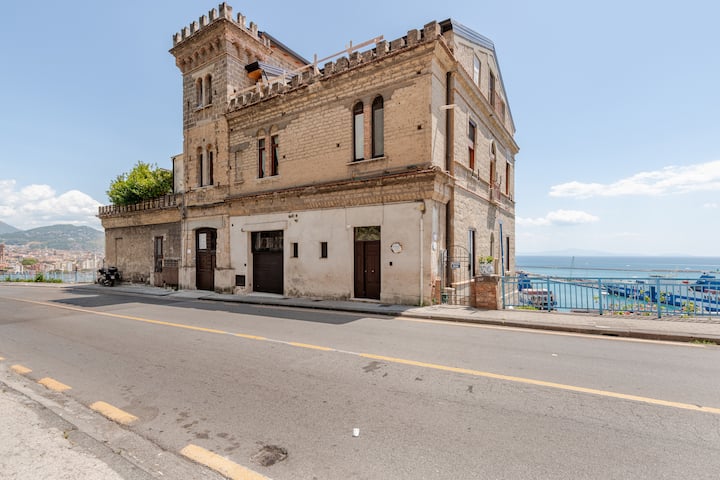 View Vietri Sul Mare - Il Castello Sulla Roccia - Salerno