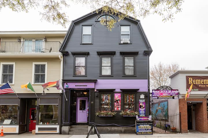 Crow Haven Corner's Love Nest - Salem, MA