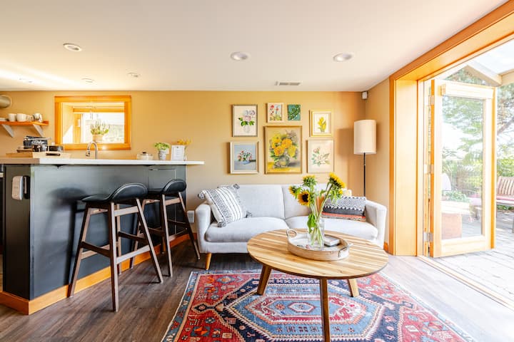 Live Like A Local - 2.5 Block Walk To Light Rail - Seattle, WA