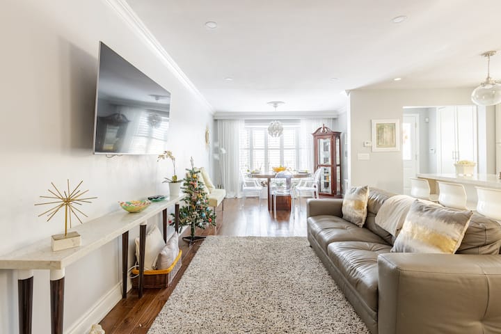 Luxury! Entire Upper 2 Level Backsplit Home - Toronto