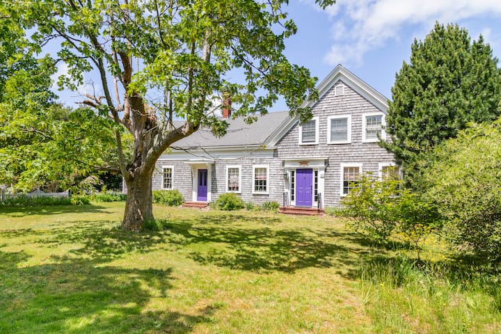 Charming 1840s Sea Captain's Bedroom & Bath - Orleans, MA