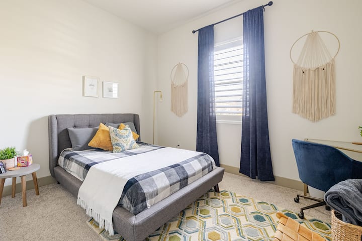 Private, Cozy & Conveniently Located - Bakersfield, CA