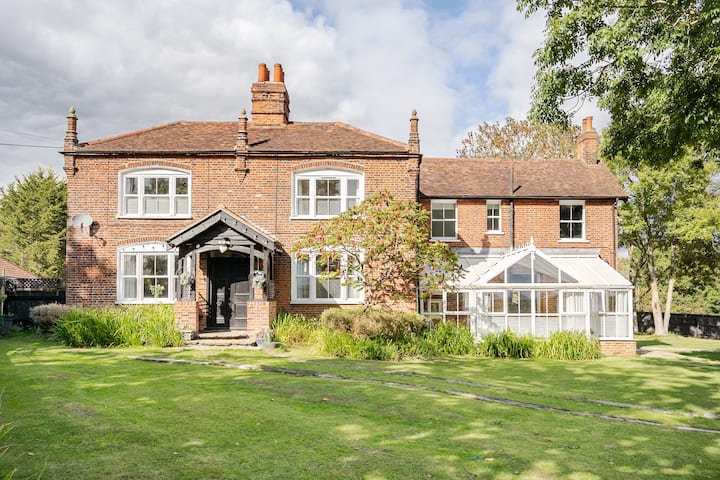 Maylands Farmhouse – "Where Memories Are Made..." - Brentwood