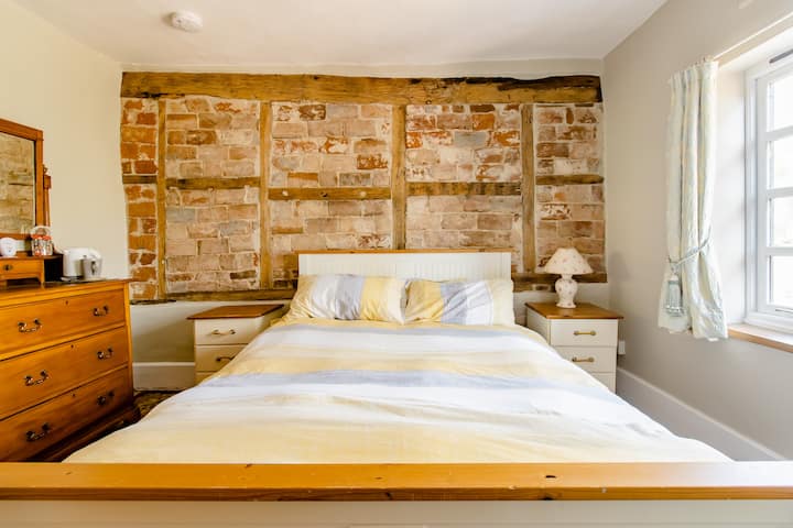 Two Bedrooms/living Room In Old Historic Home. - Telford