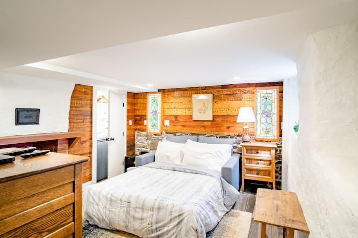 Historic East Side Private Room & Bath, Kitchen - Providence, RI