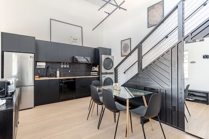 Stylish Urban Escape Close To Sfo & Many Amenities - Rockaway Beach, CA