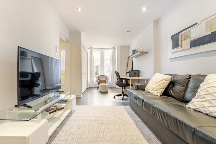 3br Downtown Apt/parking/ac - Montreal