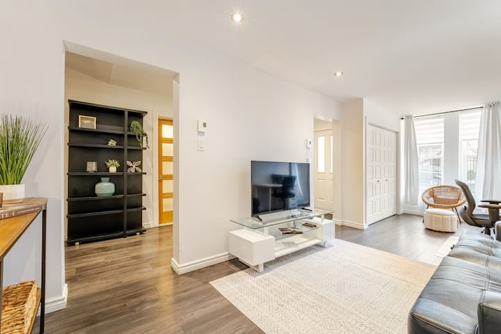 Idéal Pour Groupe/près Du Métro, Parking Gratuit - Montreal