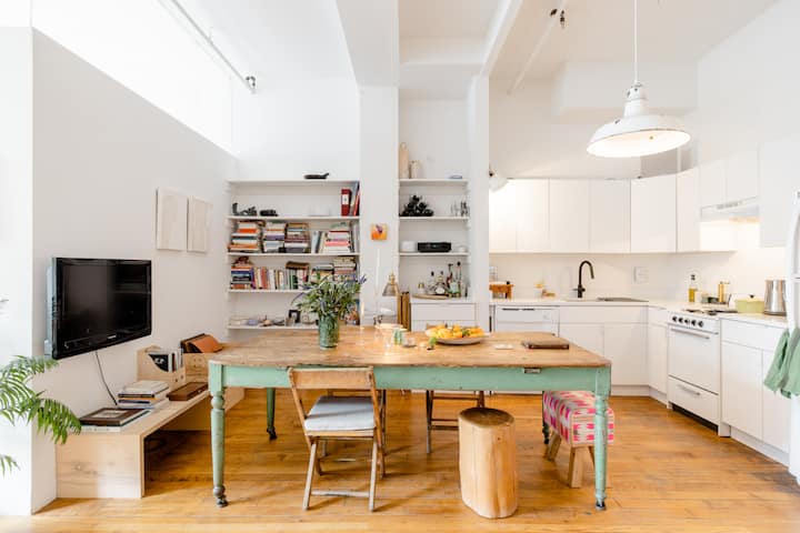 Designer’s Loft, Roof Deck Best W’burg - Brooklyn, NY