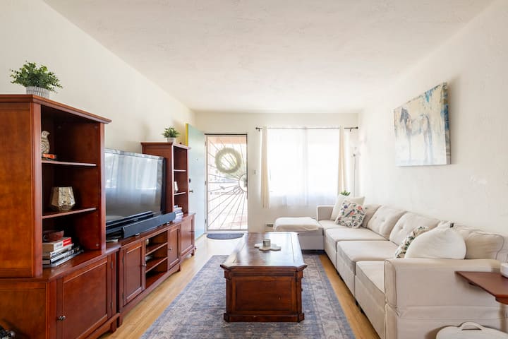 Charming & Spacious Two Bedroom Unit In Nob Hill. - New Mexico