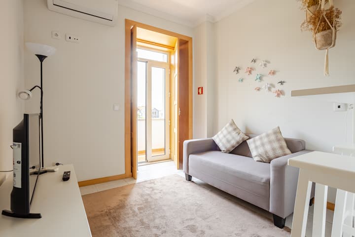 Cozy Downtown Apartment With Balcony - Porto