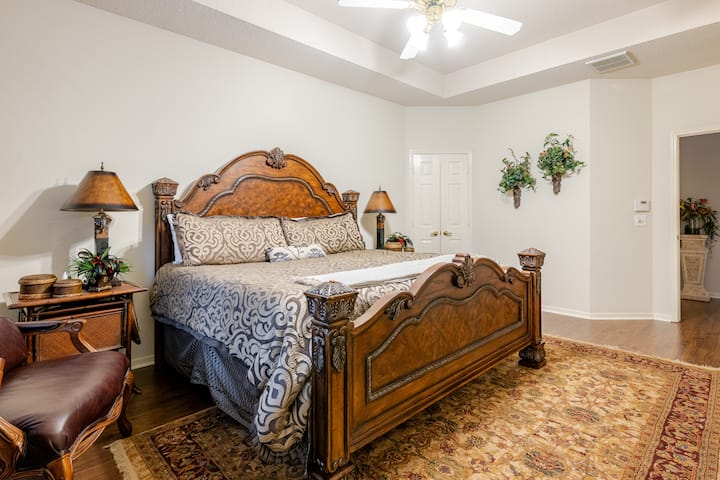 Luxury Woodlands Home Minutes From Houston! - The Woodlands, TX