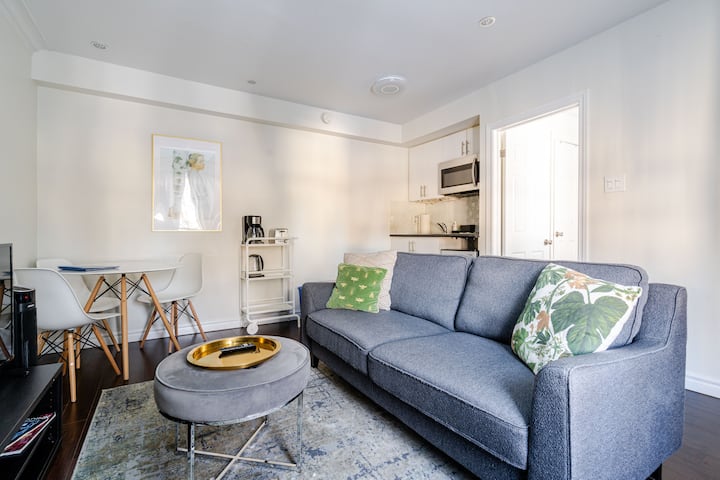 Small And Cozy -First Floor Of A House - Toronto