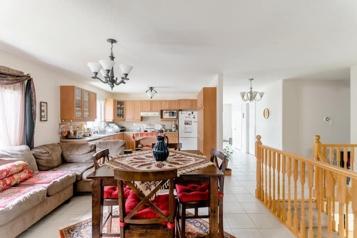 Spacious Master Bedroom With King Size Bed - Barrie