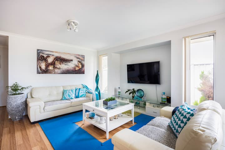 Master Ensuite Walking Distance To Train Station - Rockingham