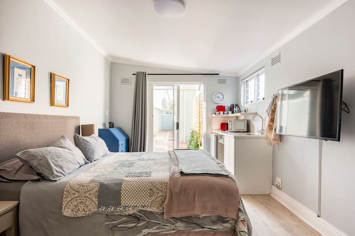 Short Stay Convenience That Feels Like Home - Cape Town
