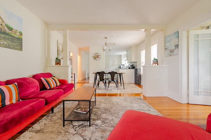 ⭐️Amazing 3 Br Apartment On 2/fl In East Watertown⭐️ - Newton, MA